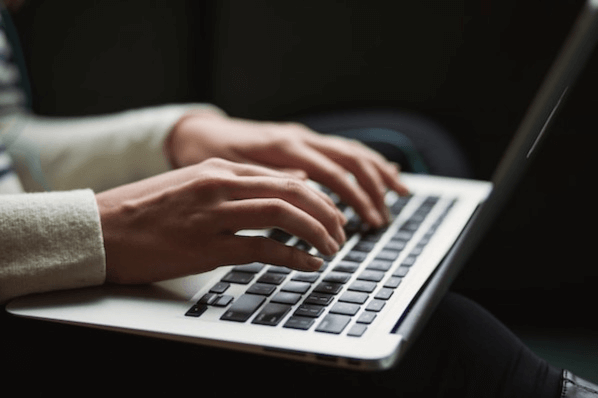 KI-Text-Generator: 5 AI Copywriting Tools im Überblick